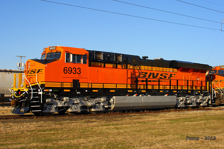 BNSF 6933 - GE ES44C4